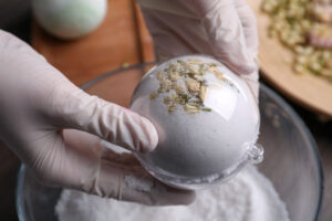 A Beginner's Guide to Making Bath Bombs - DIYReveal
